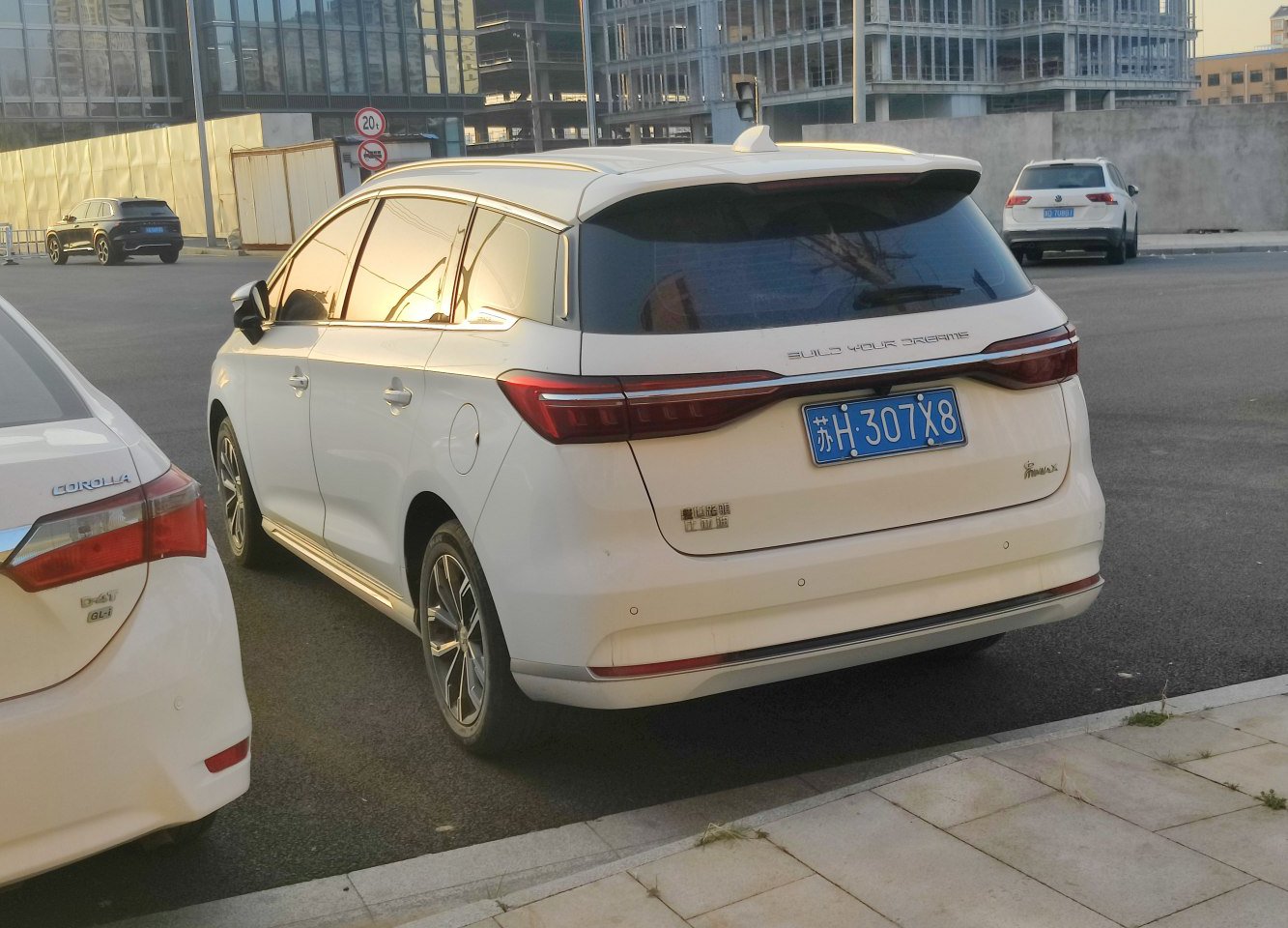 BYD Song Max technical specifications and fuel economy